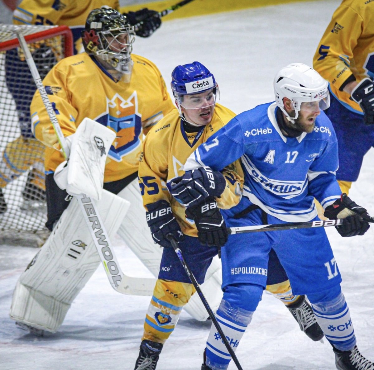 Hrdinská obrana a gól do šibenice: Cheb uspěl na ledě Písku | HC ...